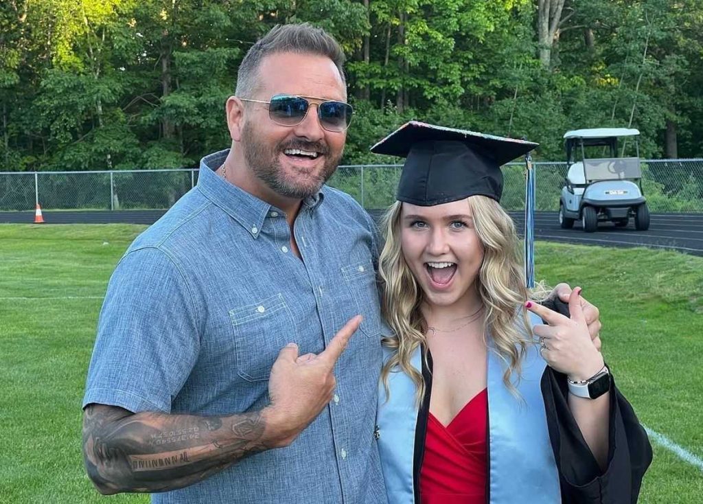 Sarah Mike Howe Net Worth 2024 - Career, Wife, Age, Height and Others - Celeb Person